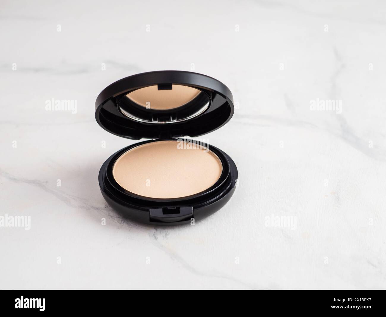 Mattifying powder hi-res stock photography and images - Alamy