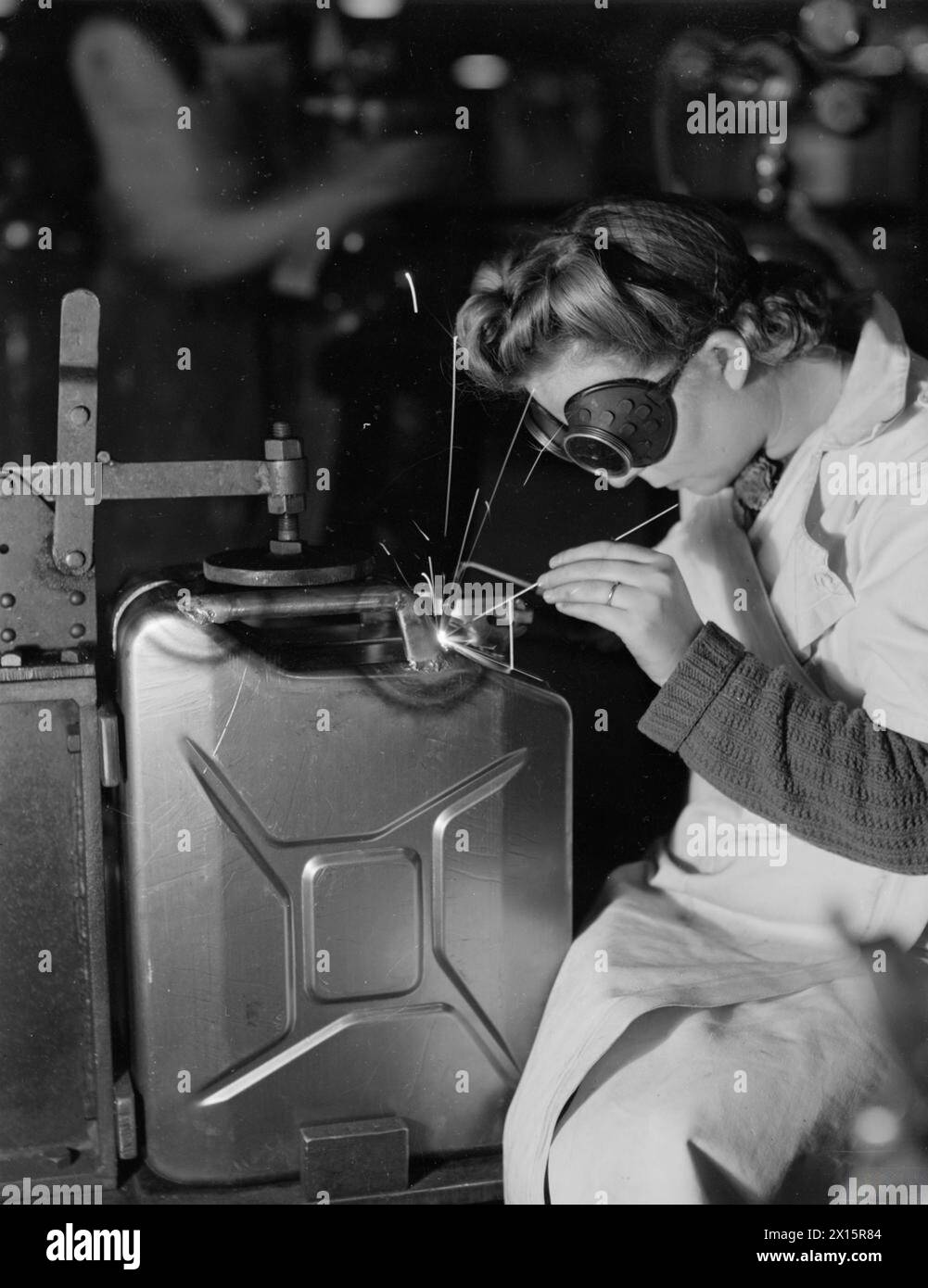 WAR INDUSTRY: JERRICAN CONSTRUCTION, UK, 1942 - A woman war worker ...