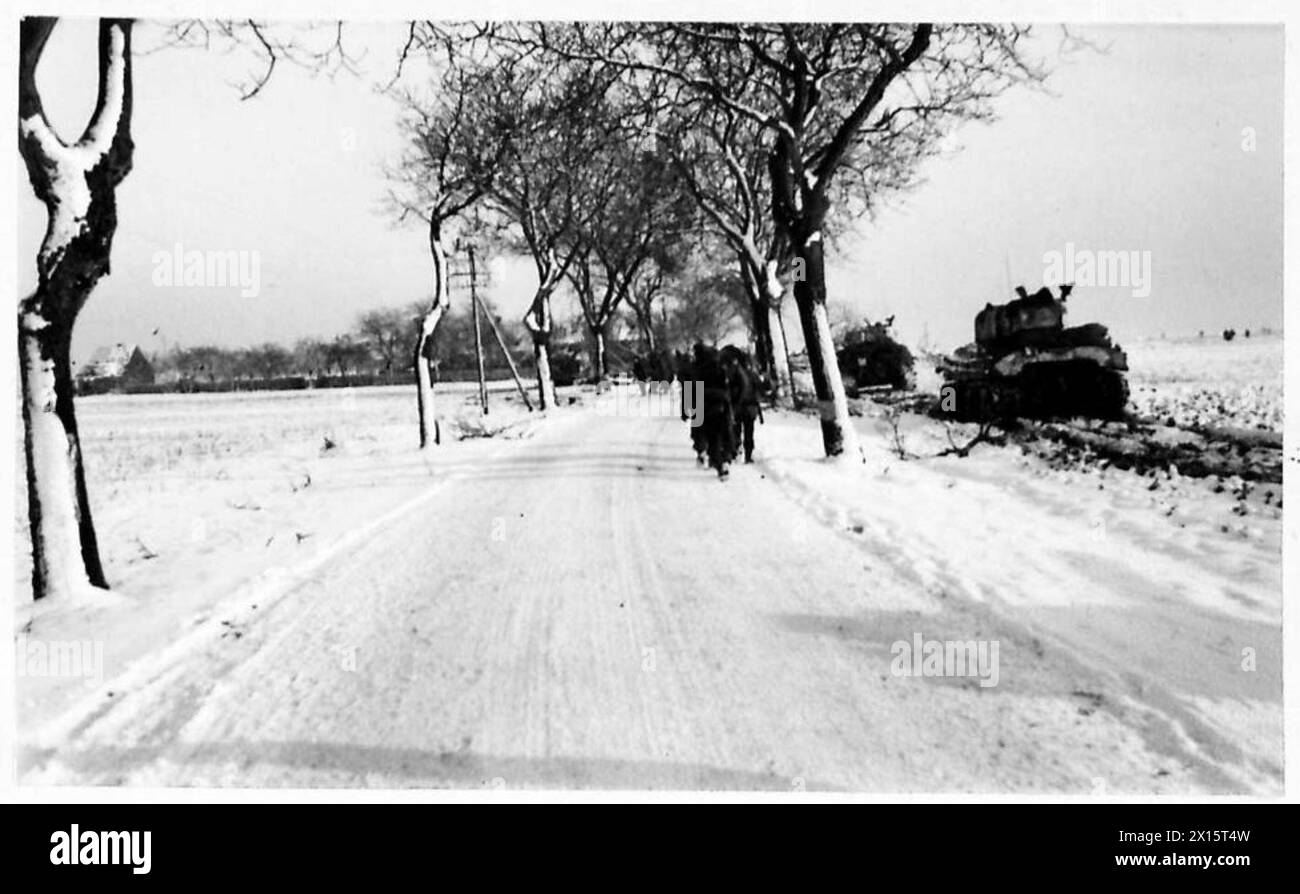 Tanks and infantry advance toward Hontem during the British attack near ...