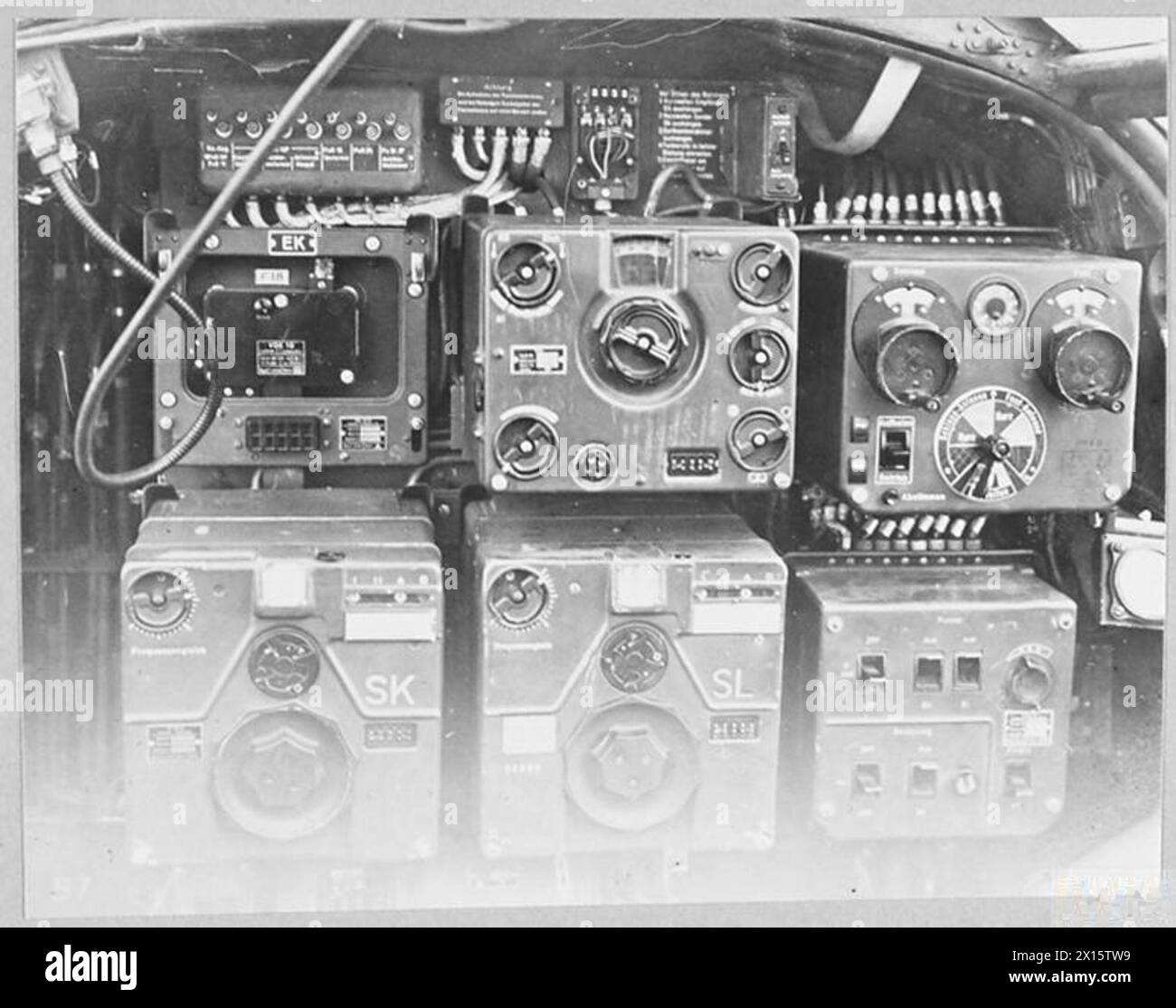 The centre position hi-res stock photography and images - Alamy