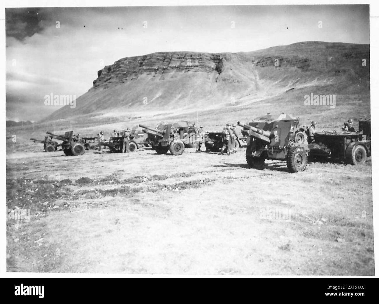 WITH THE BRITISH TROOPS IN ICELAND - 25 Pounder Field guns of the 386th ...