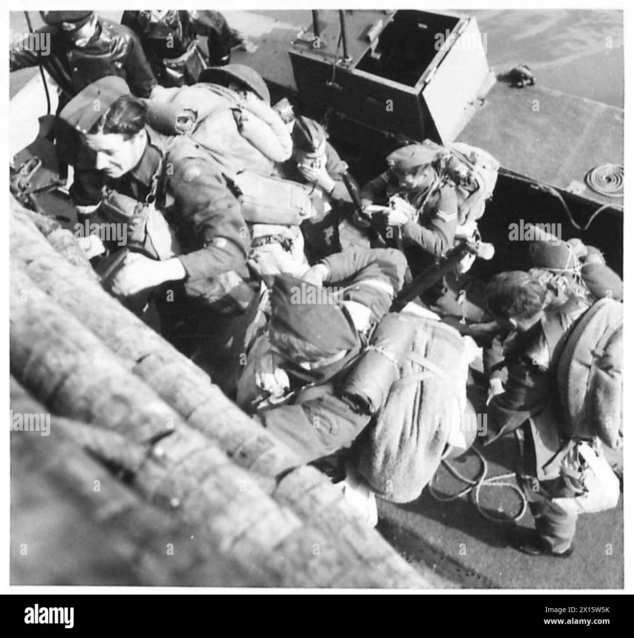 COMBINED OPERATIONS EXERCISE - Men of a Commando, practice in full kit ...