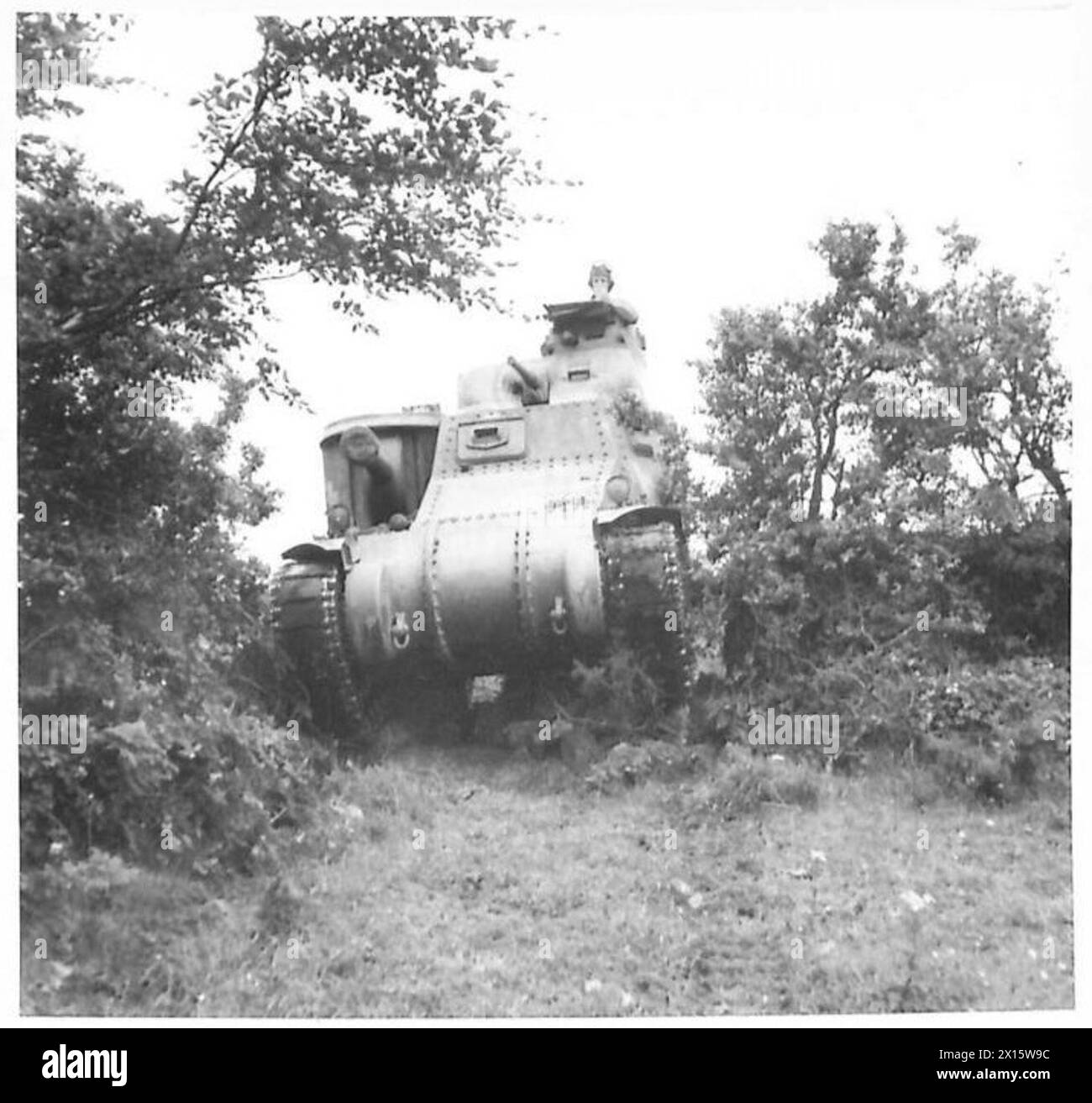 AMERICAN TANKS TAKE PART IN COMBINED OPERATIONS - Going into action ...