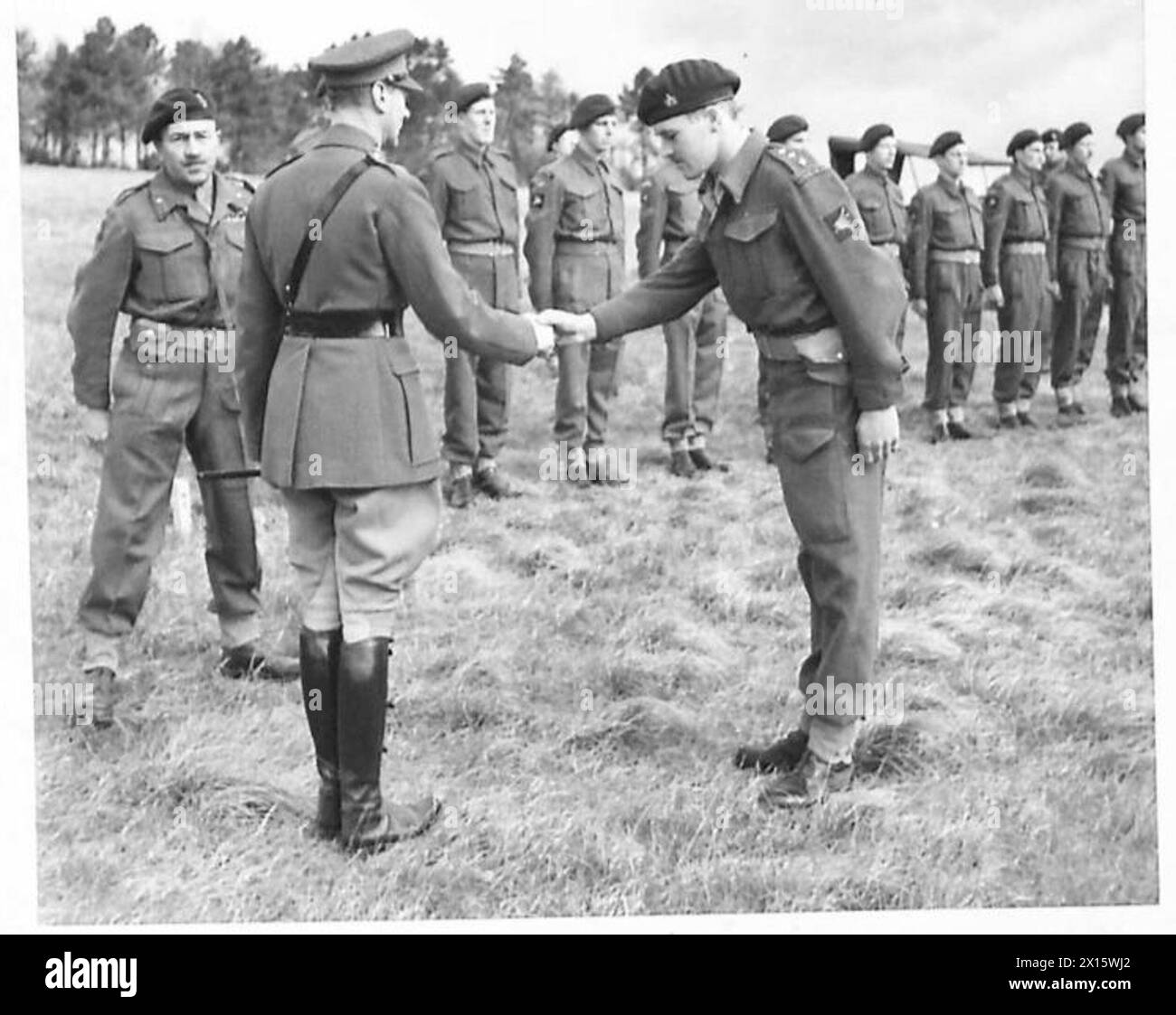 H.M. THE KING VISITS AN AIRBORNE DIVISION - H.M. the King shakes hands ...