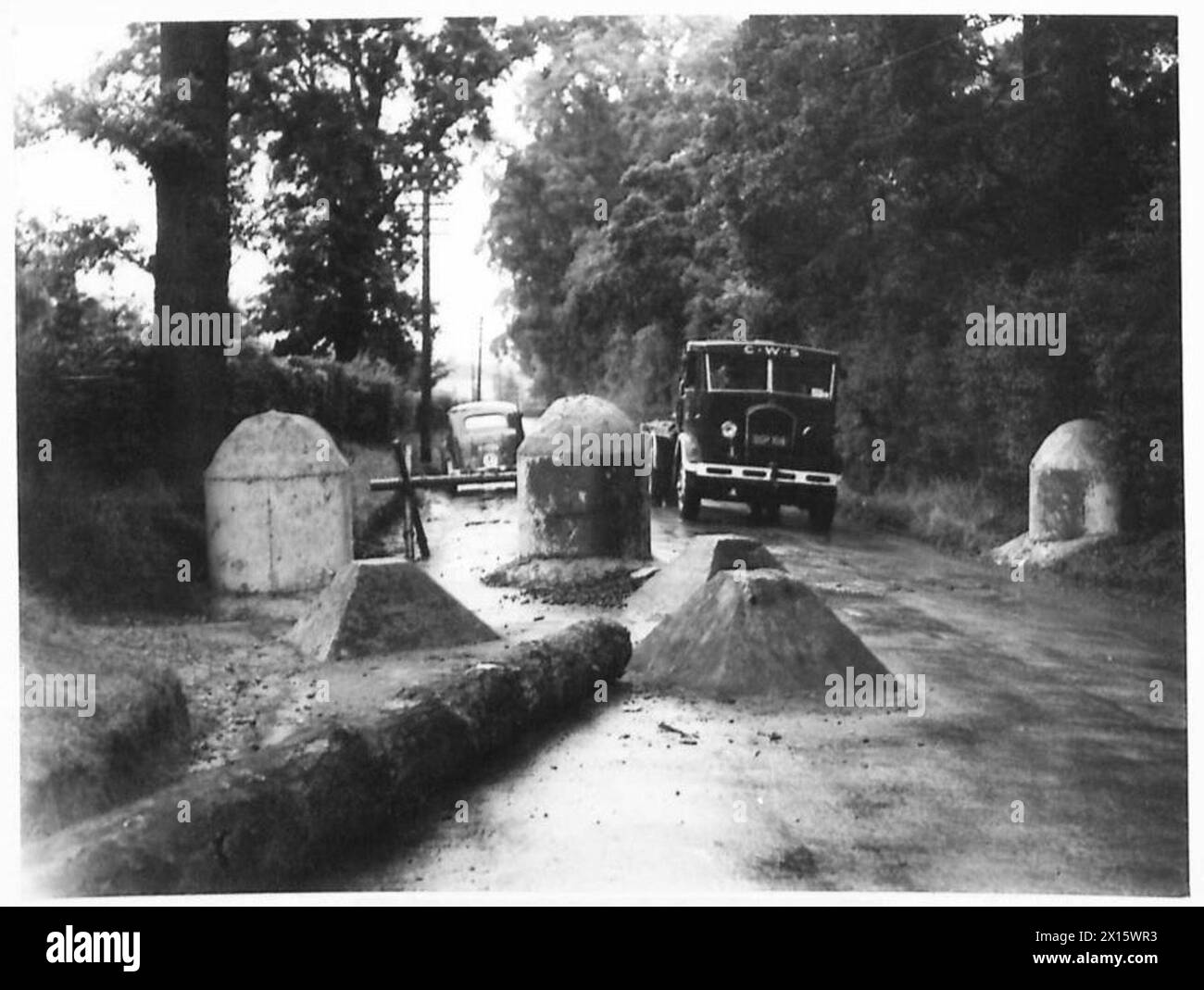 TANK TRAPS - Various types of tank traps in the Farnham district ...