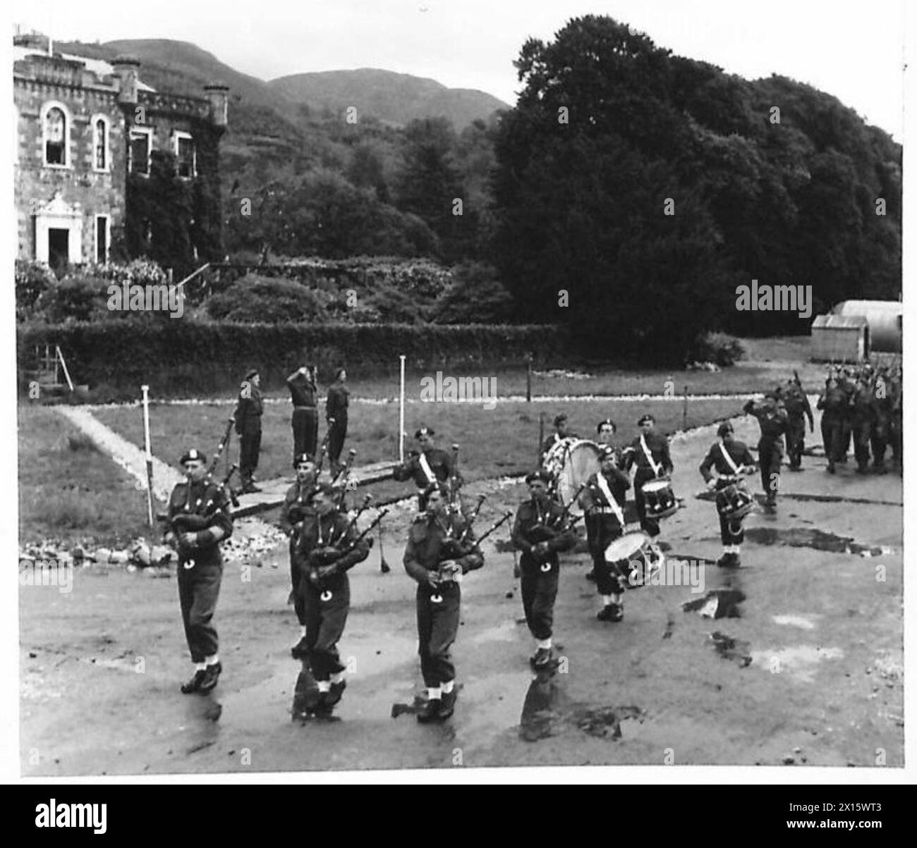 FRENCH COMMANDO SOLDIERS TRAIN AT A COMMANDO DEPOT - Headed by the ...