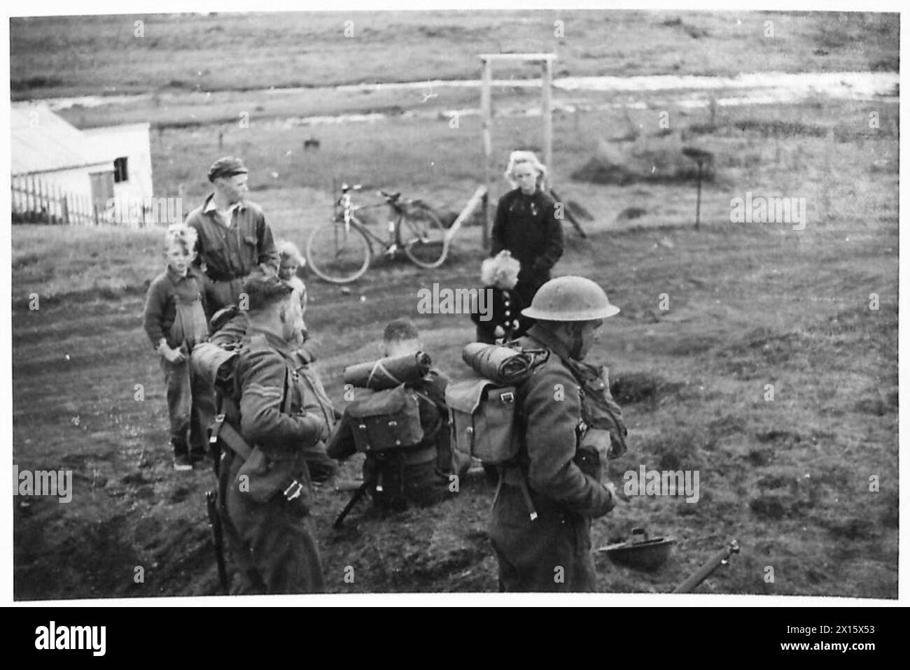 BRITISH AND CANADIAN TROOPS IN ICELAND - Training scenes with 1/6th ...