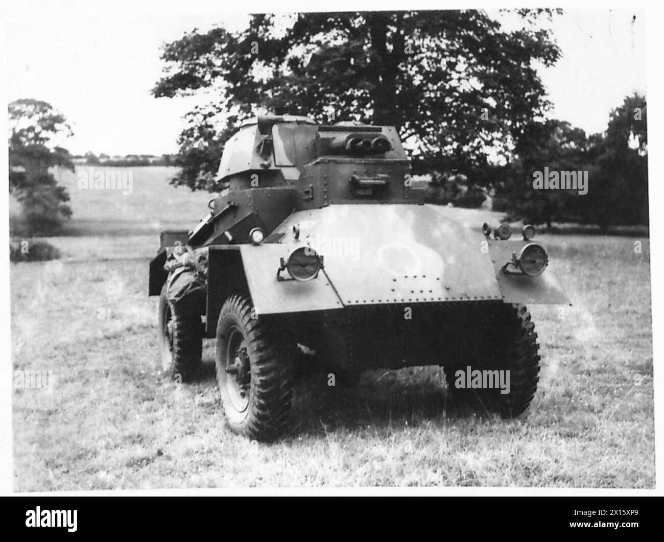 FAST SCOUT TANKS EXERCISING - Tanks leaving the park at Albury Heath ...