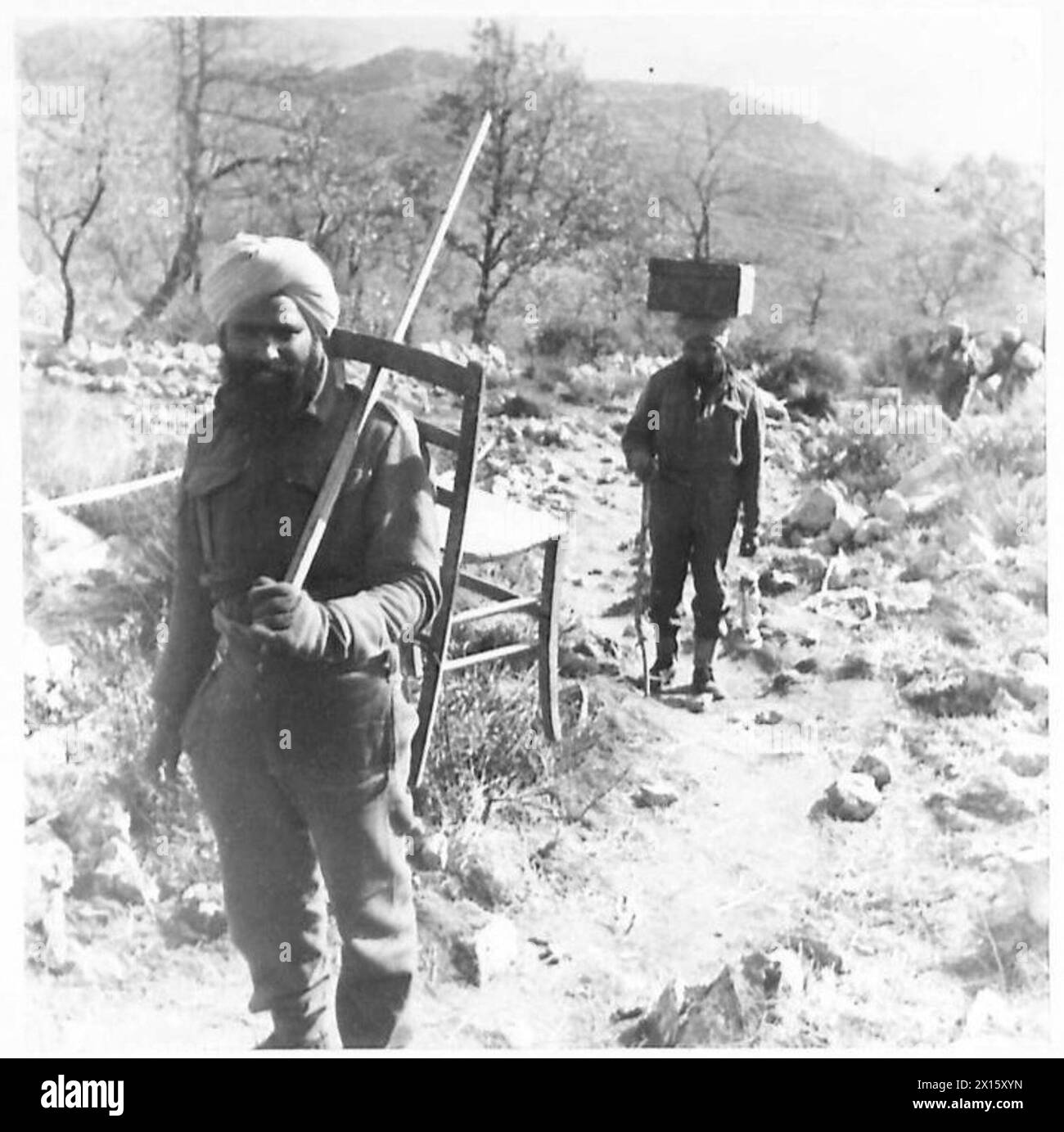 ITALY : 5TH ARMY (VARIOUS) - This sergeant seems to have the right idea ...