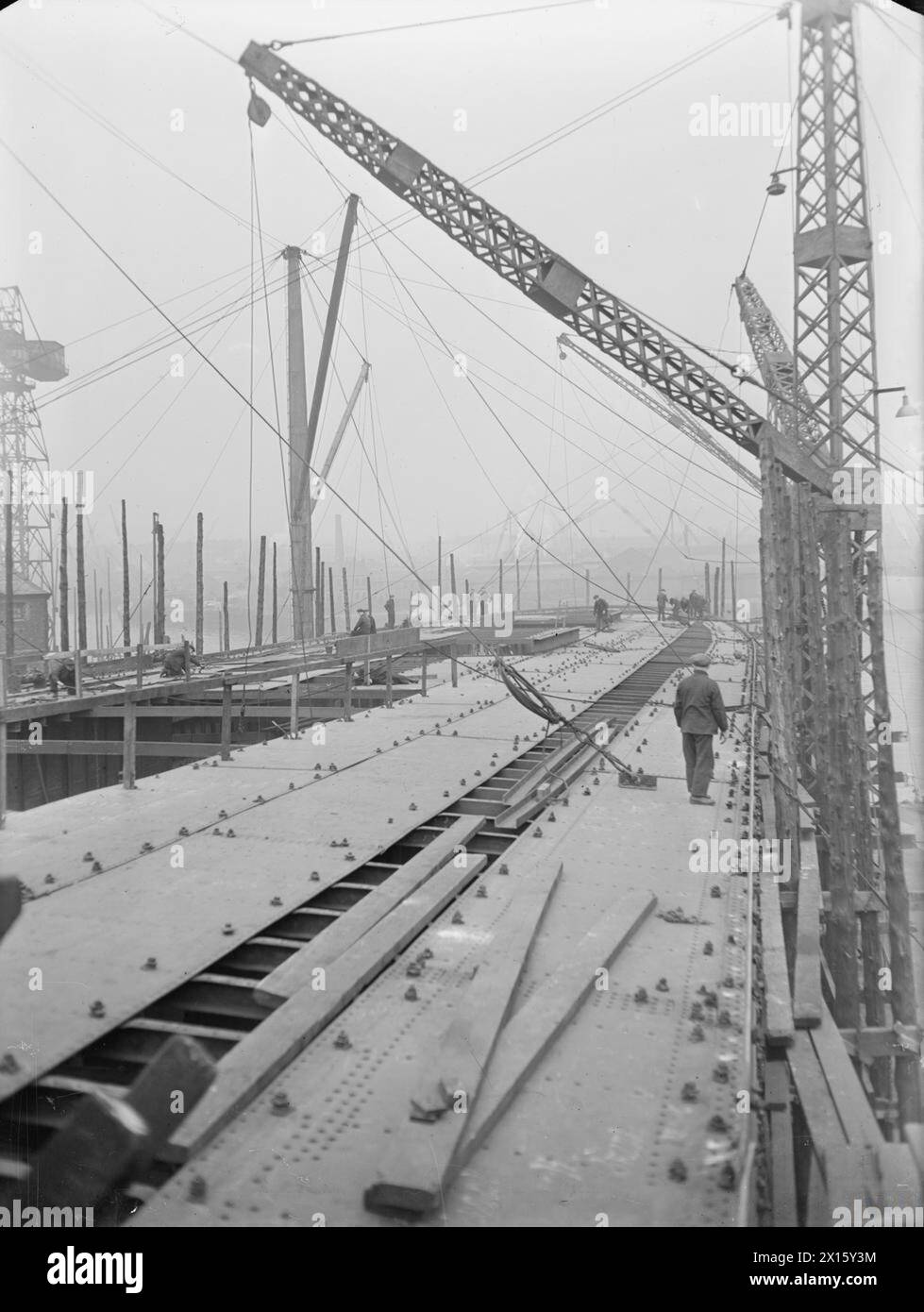 Merchant ship under construction hi-res stock photography and images ...