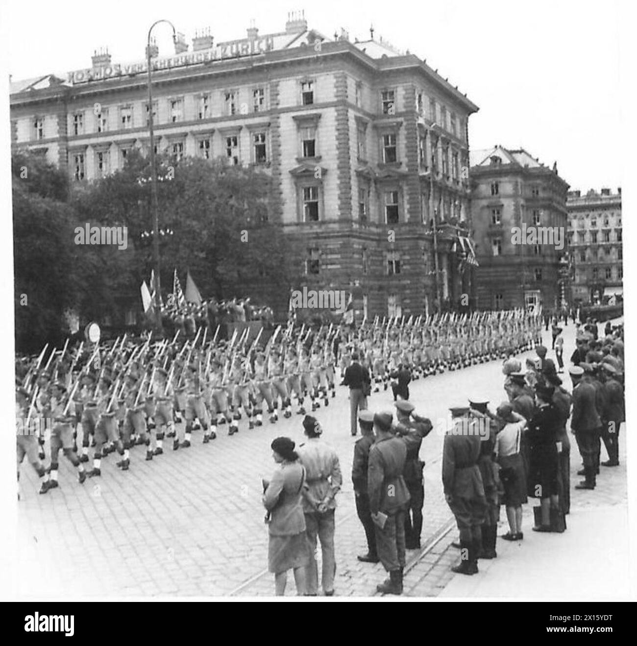 PARADE IN HONOUR OF ALLIED COMMANDERS' ENTRY INTO VIENNA - The British ...