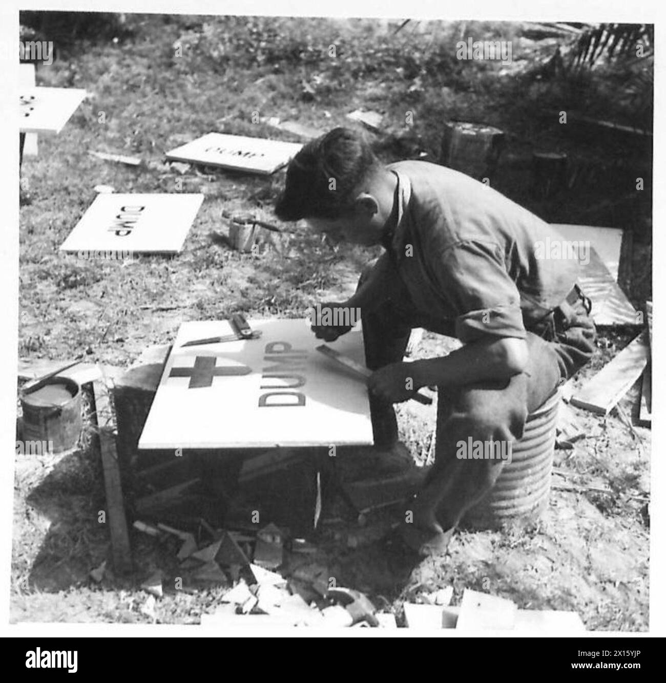 ARMY SIGNWRITERS - Painting signs in preparation for the arrival of the ...