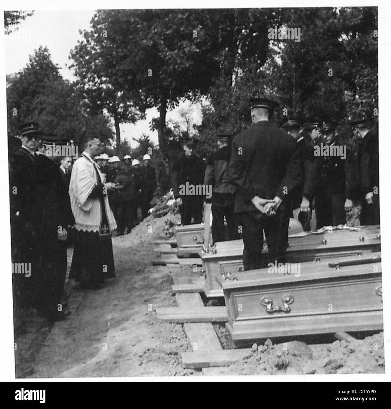CEREMONIAL FUNERAL OF BRUSSELS POLICE SHOT BY THE GERMANS - The burial ...