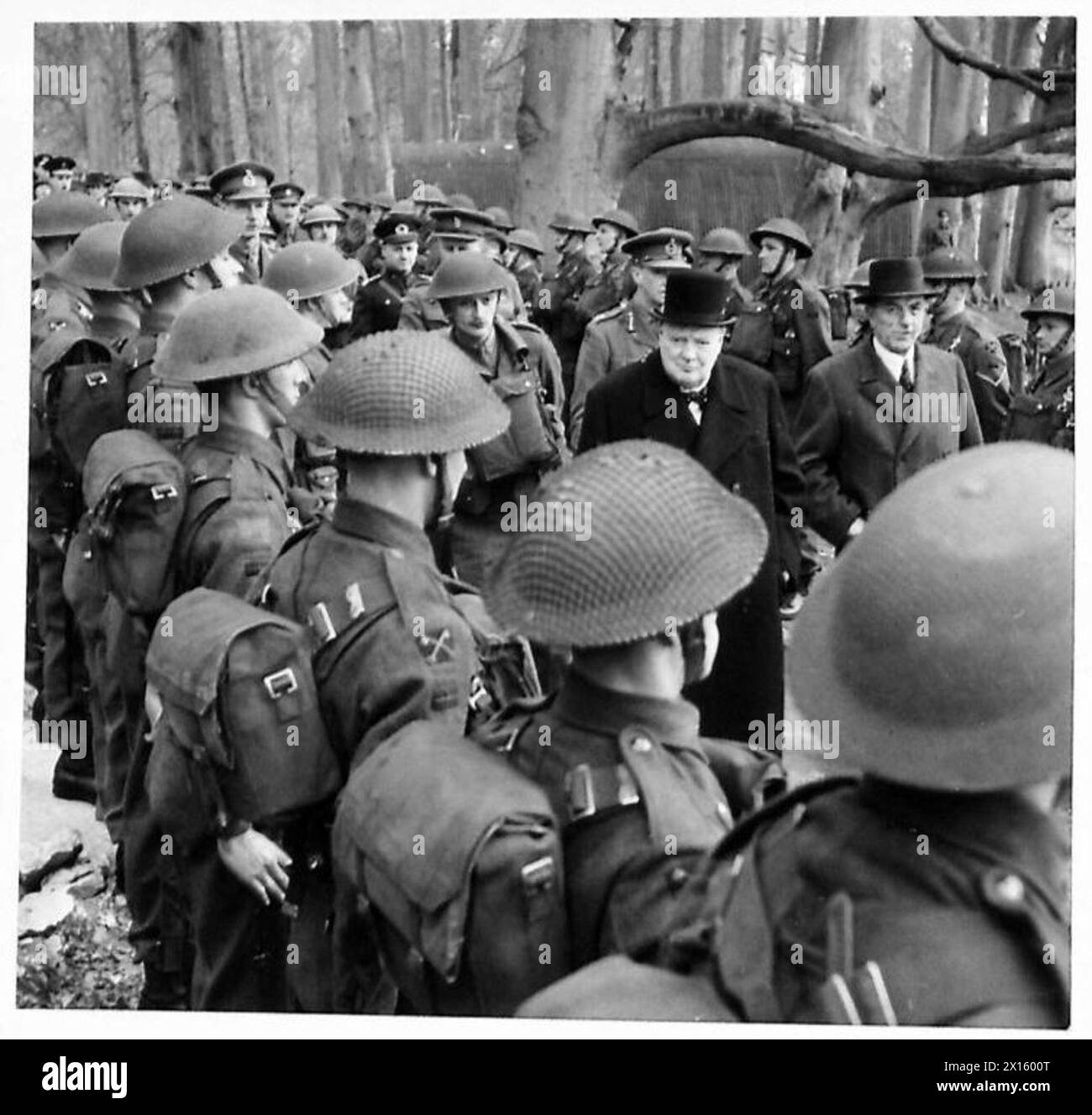 PRIME MINISTER SPENDS A DAY WITH THE ARMY - The Prime Minister walking ...