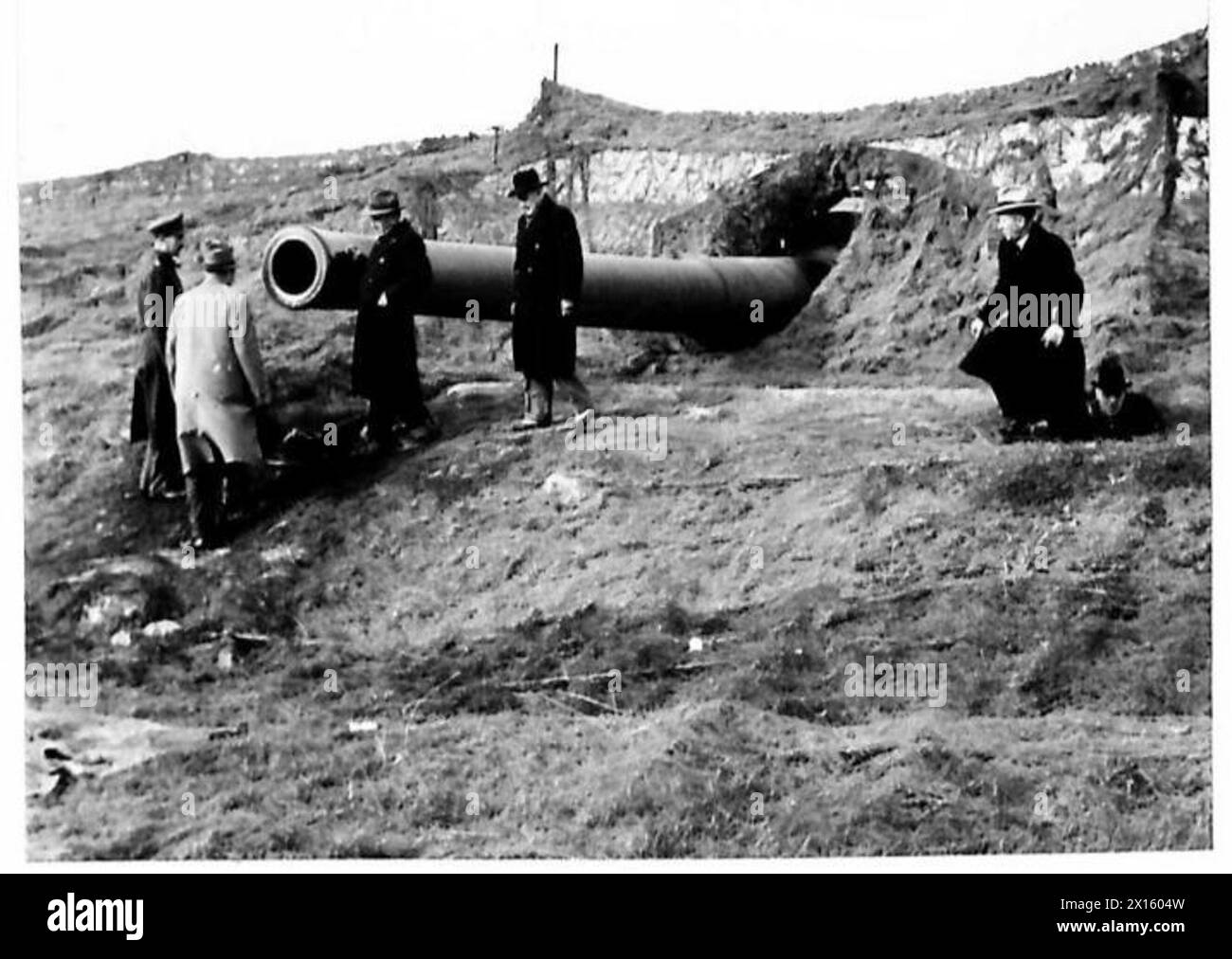CANADIAN M.P'S SEE "WINNIE" - Members of the delegation at the muzzle ...
