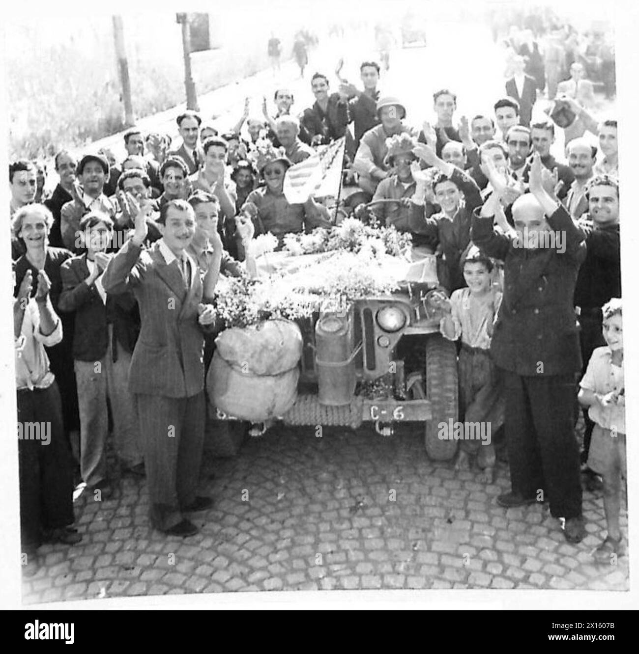 FIFTH ARMY ADVANCE TOWARDS NAPLES - American Recce. crew surrounded by ...