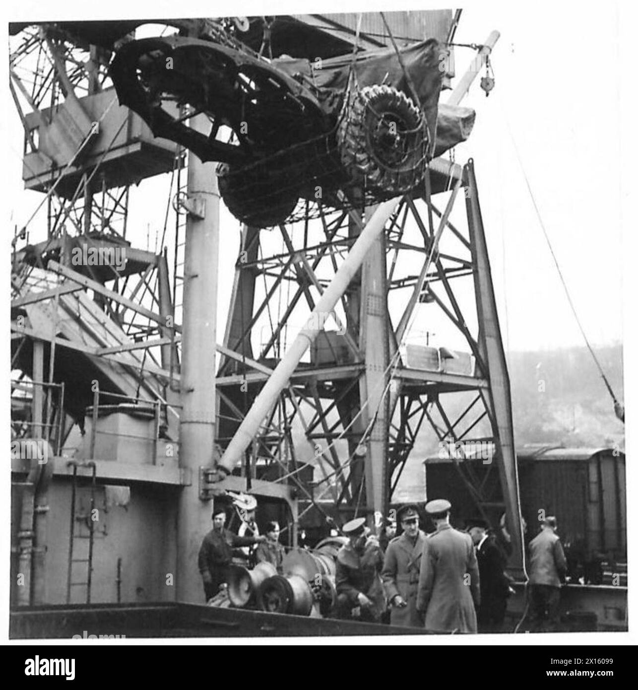 COMMANDER-IN-CHIEF HOME FORCES VISITS SCOTLAND - A field gun is lowered ...
