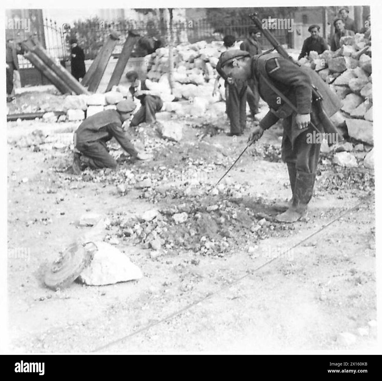 GREECE : ATHENS FIGHTING FINISHES - Sappers of the 7th Field Coy ...