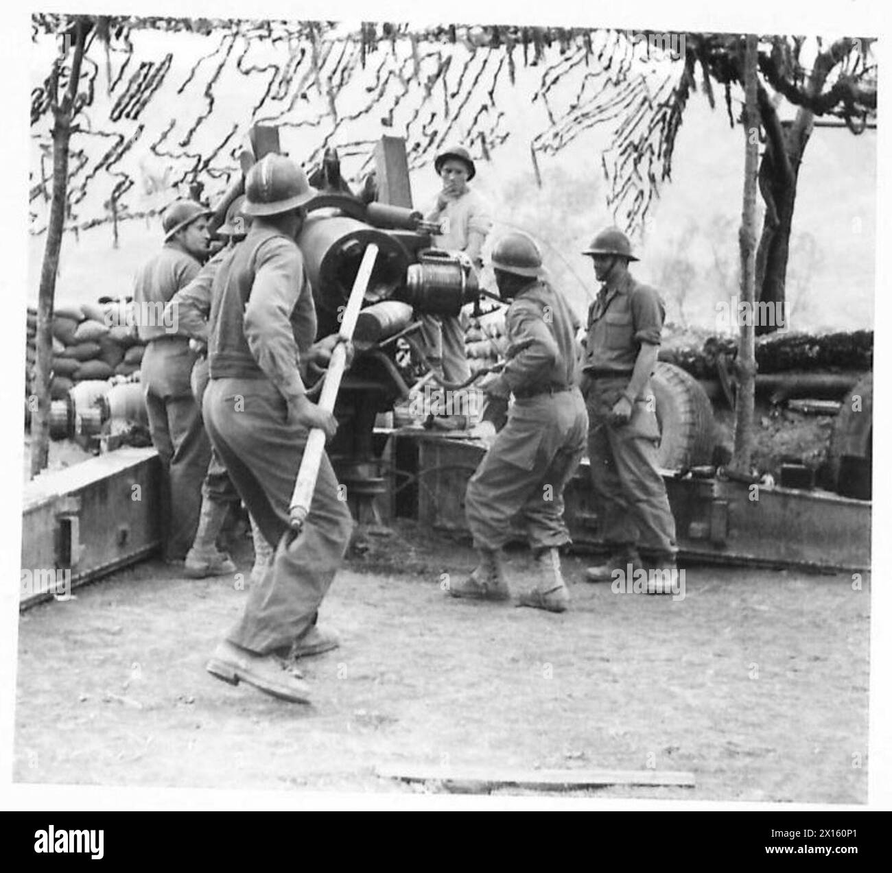 FIFTH ARMY : FRENCH SECTOR - VARIOUS - - The shell is lifted into the ...
