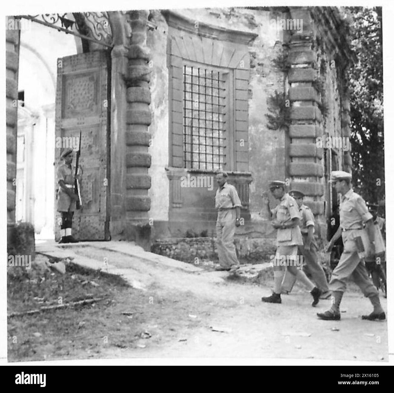 EIGHTH ARMY : GENERAL ALEXANDER INSPECTS ART TREASURES - General ...