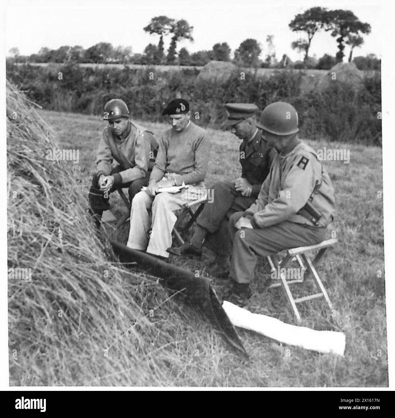 ARMY COMMANDERS CONFER - Left to right, Gen.Bradley, C-in-C 12th Army ...