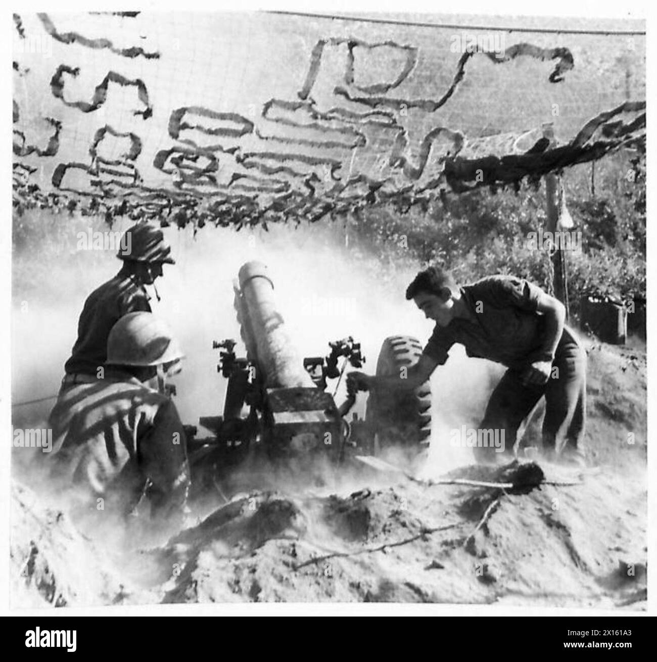 INVASION OF ITALY : FIFTH ARMY - 105 mm Howitzer of the Airborne ...