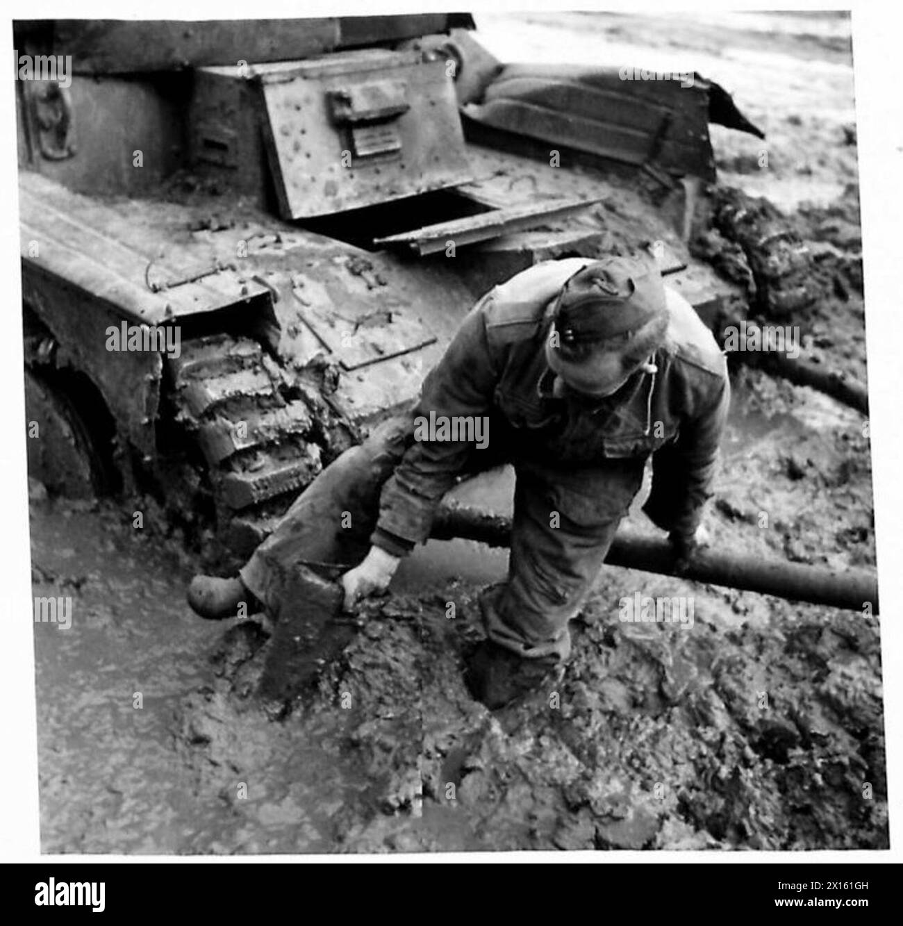 A MUD TEST FOR TANKS - So deep is the mud that this RAC man nearly ...