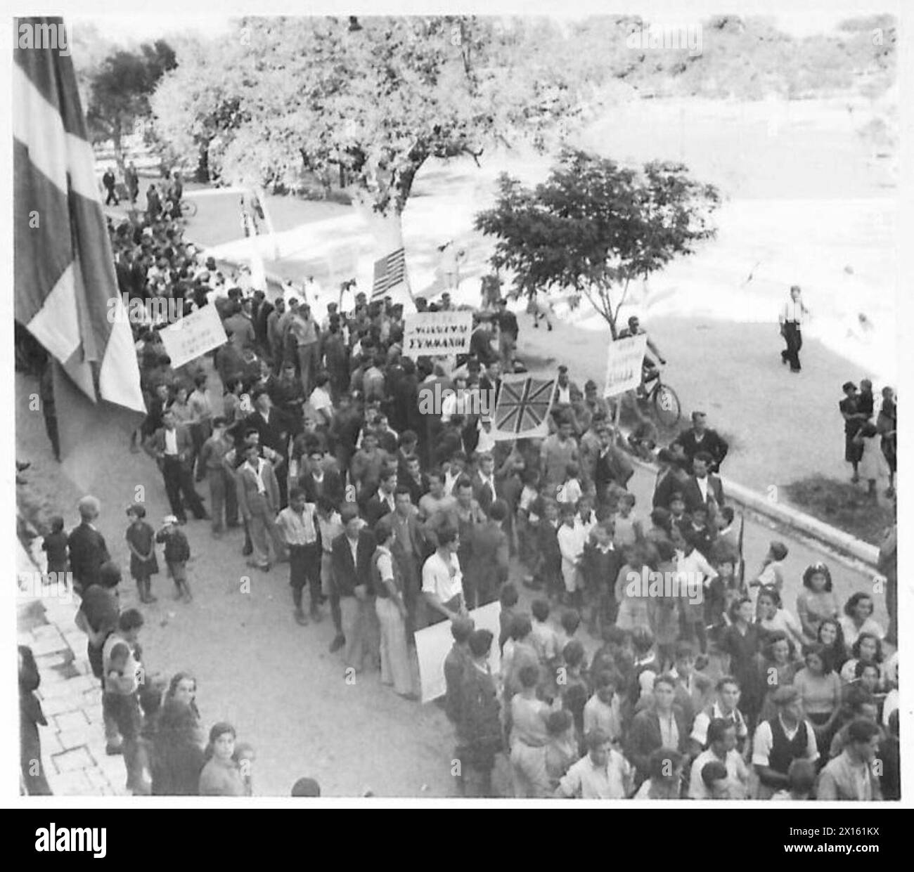 People carrying american flags hi-res stock photography and images - Alamy