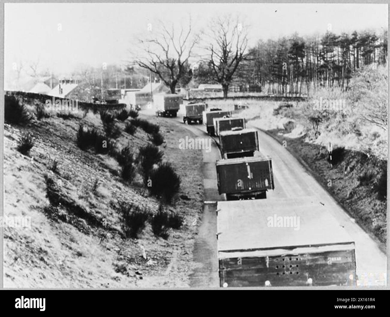 KEEPING THE R.A.F. PLANES IN BATTLE CONDITION - 11951 Picture (issued ...