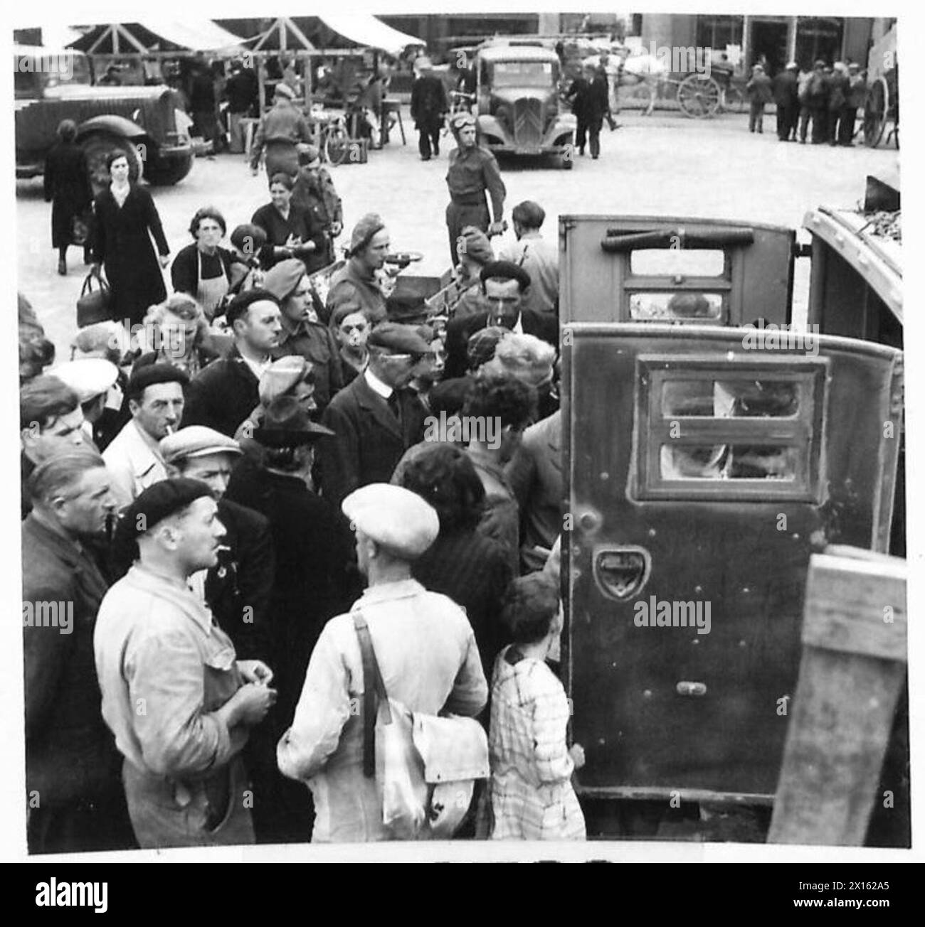 PIERRE LEFEVRE - French people listen to the French broadcast in the ...