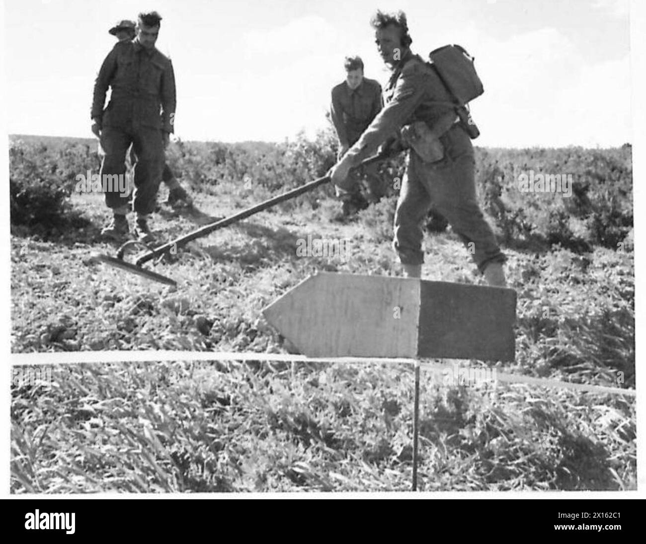 BRITISH ATTACK ON THE MEDJEZ-EL-BAB FRONT - Sappers of the 257 Field ...