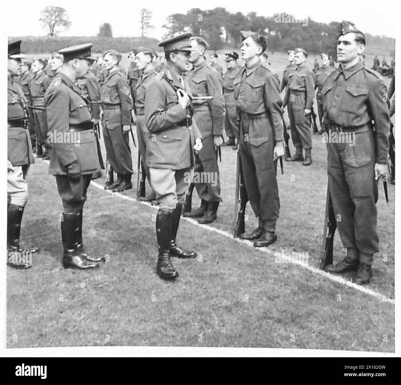 GENERAL SIR BERNARD PAGET VISITS INTELLIGENCE CORPS - General Paget ...