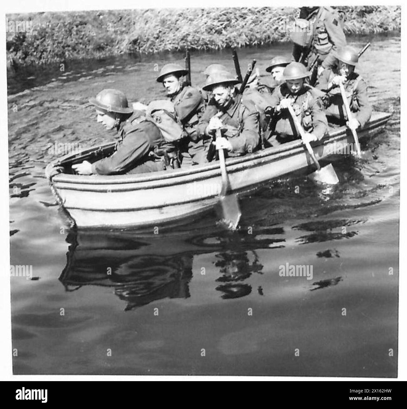 Shovels of a boat Black and White Stock Photos & Images - Alamy
