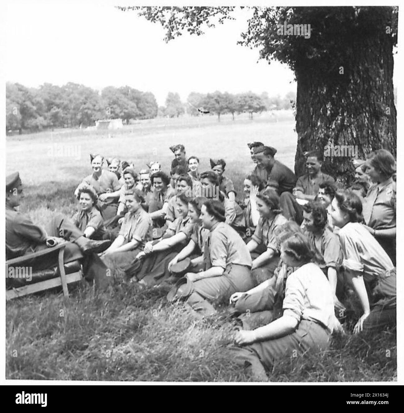 ARMY BUREAU OF CURRENT AFFAIRS - An open air discussion in progress at ...