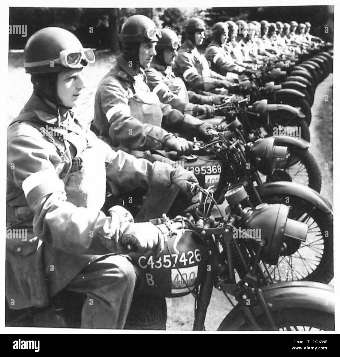 ROYAL CORPS OF SIGNALS - Despatch riders await orders. "Don R's" are ...