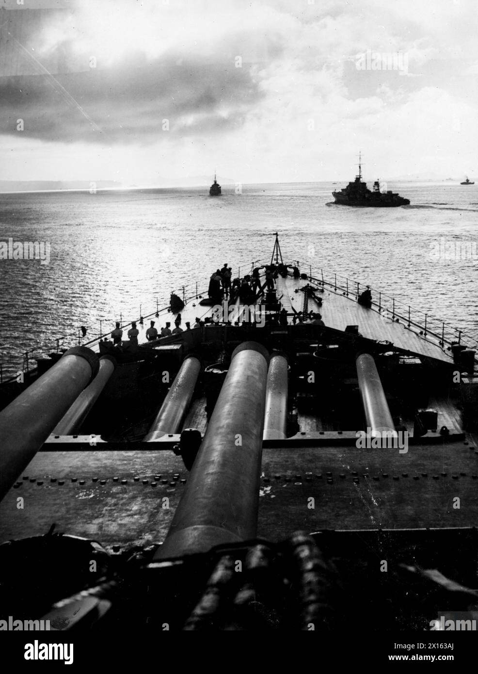 THE BATTLESHIP HMS HOWE IN NEW ZEALAND WATERS. JANUARY 1945, ON BOARD ...