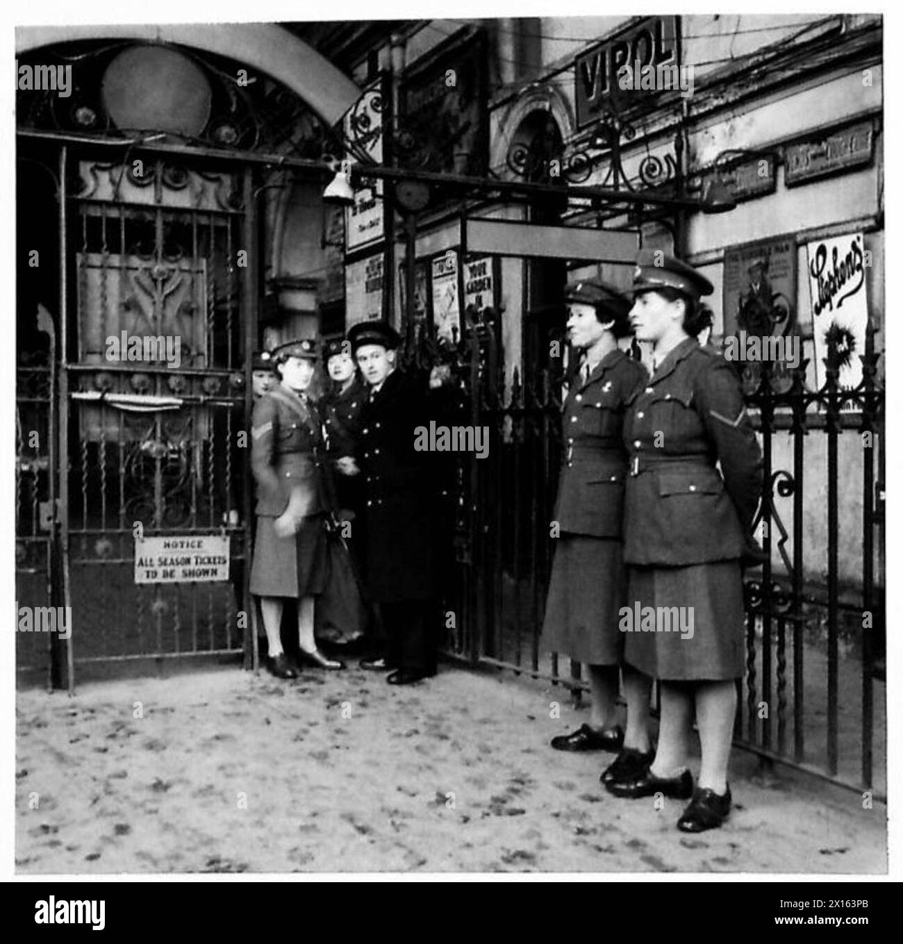 ATS "RED CAPS" IN NORTHERN IRELAND - A ticket collector adivses an ...