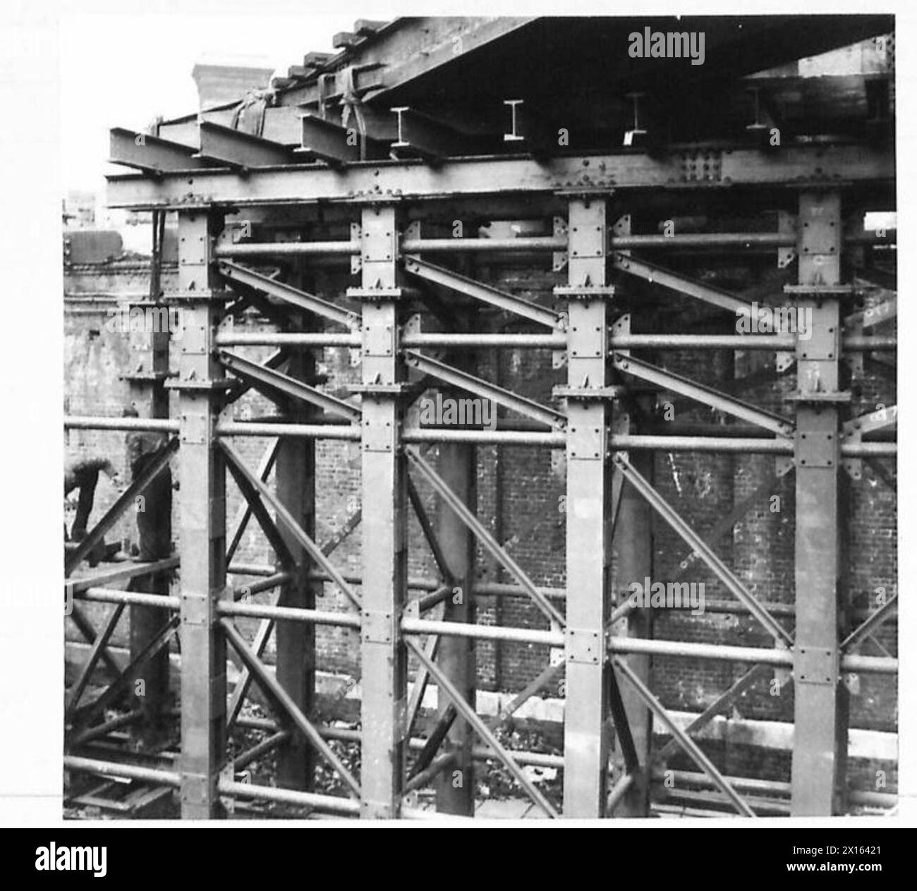 Bridge elephant Black and White Stock Photos & Images - Alamy