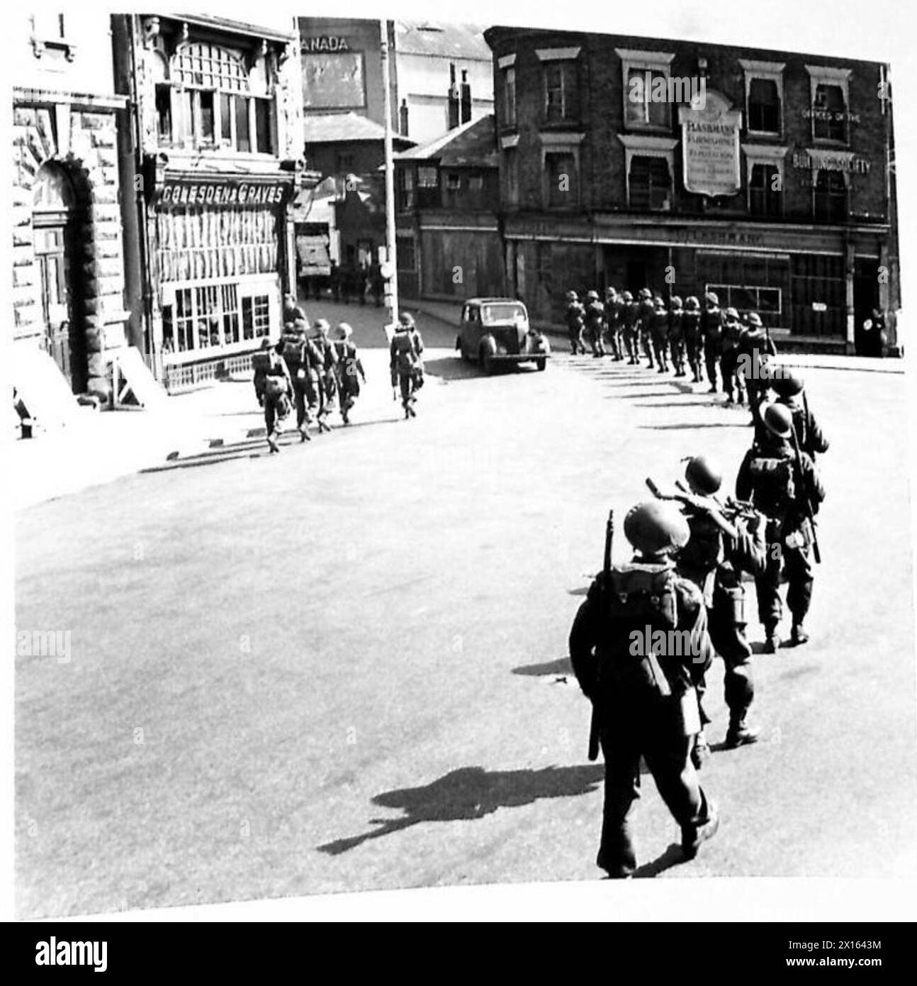 LARGE SCALE EXERCISE - Men of the Royal Norfolk Regiment passing ...