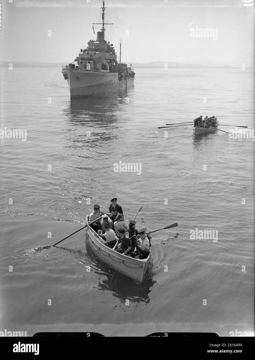 Two boarding parties return to HMS Hotspur after completing an exercise ...