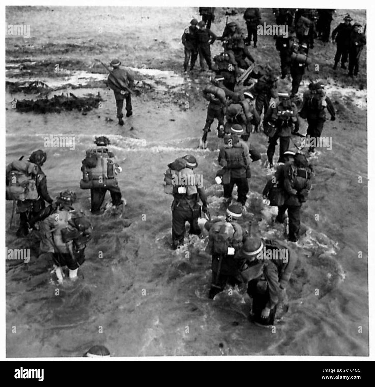 EXERCISE "FABIUS" - Troops wading ashore , British Army Stock Photo - Alamy