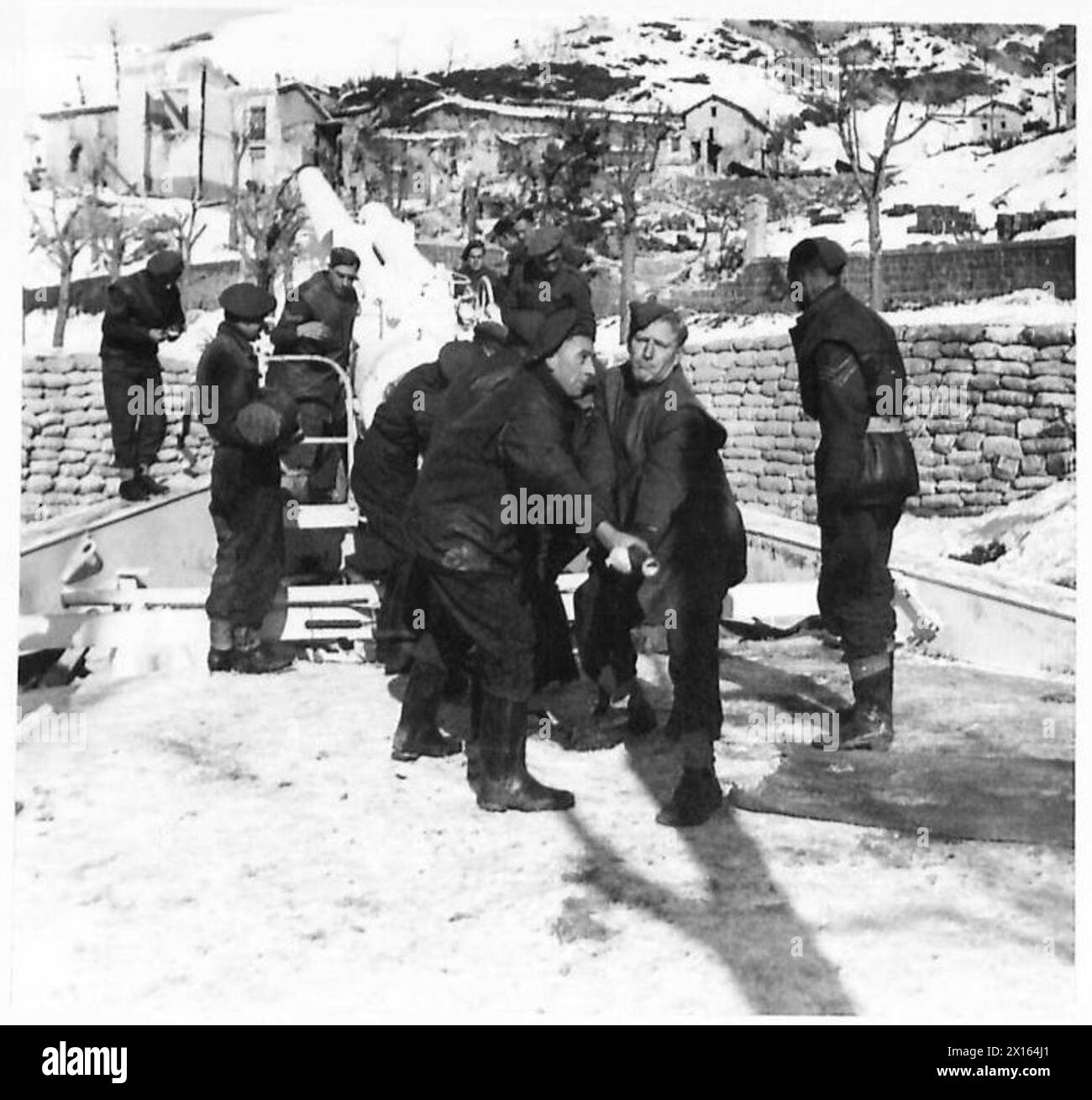 FIFTH ARMY : BRITISH HEAVY GUN ASSISTS ALLIED 5TH ARMY - The shell is ...