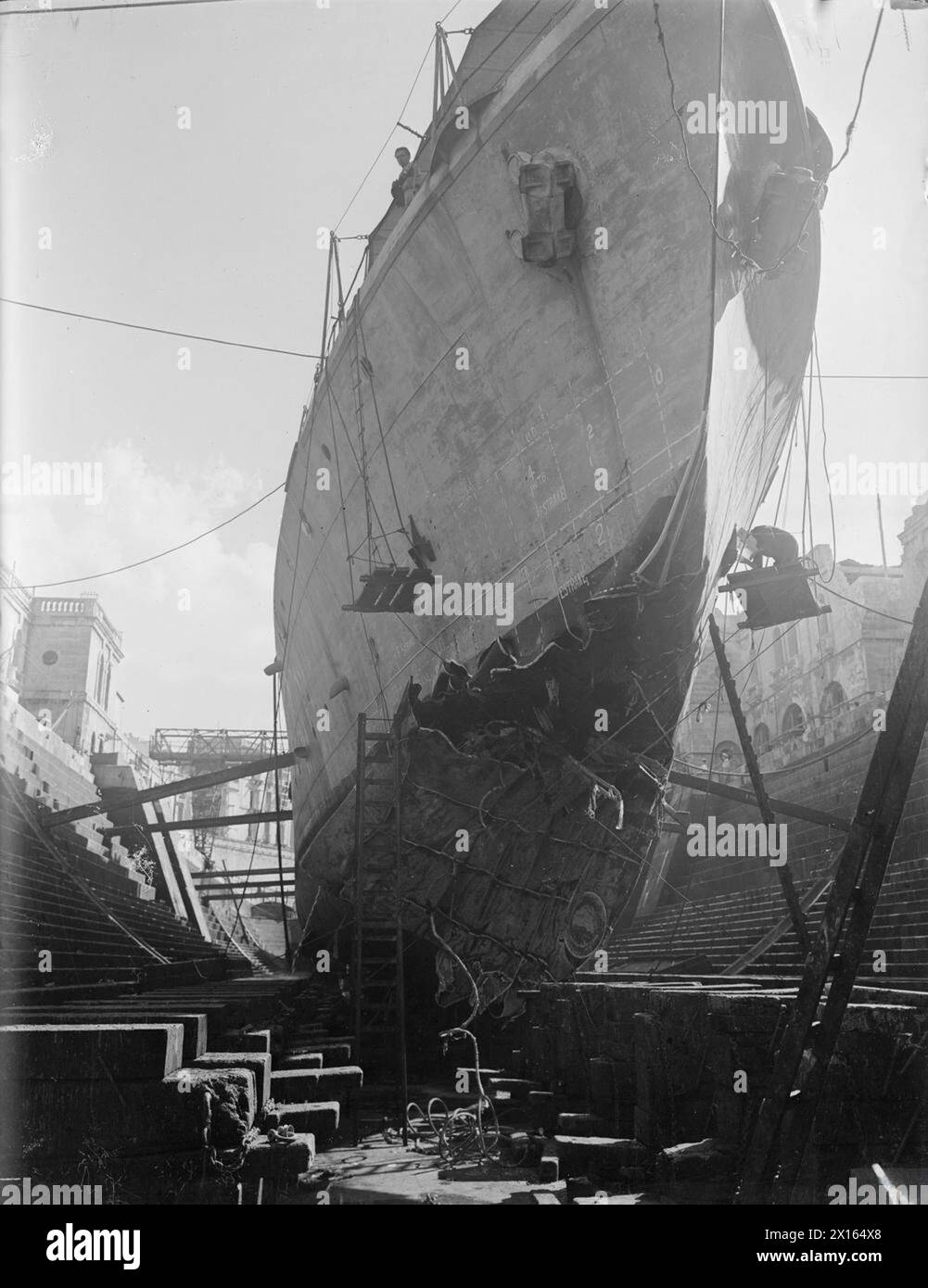 HMS EASTON AFTER RAMMING A U-BOAT. 17 SEPTEMBER 1943, VALLETTA HARBOUR ...