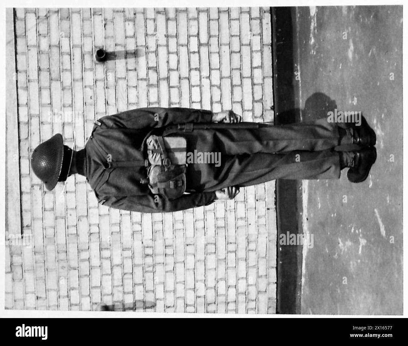 NEW FIGHTING ORDER - Welsh Guardsman wearing equipment for new fighting ...