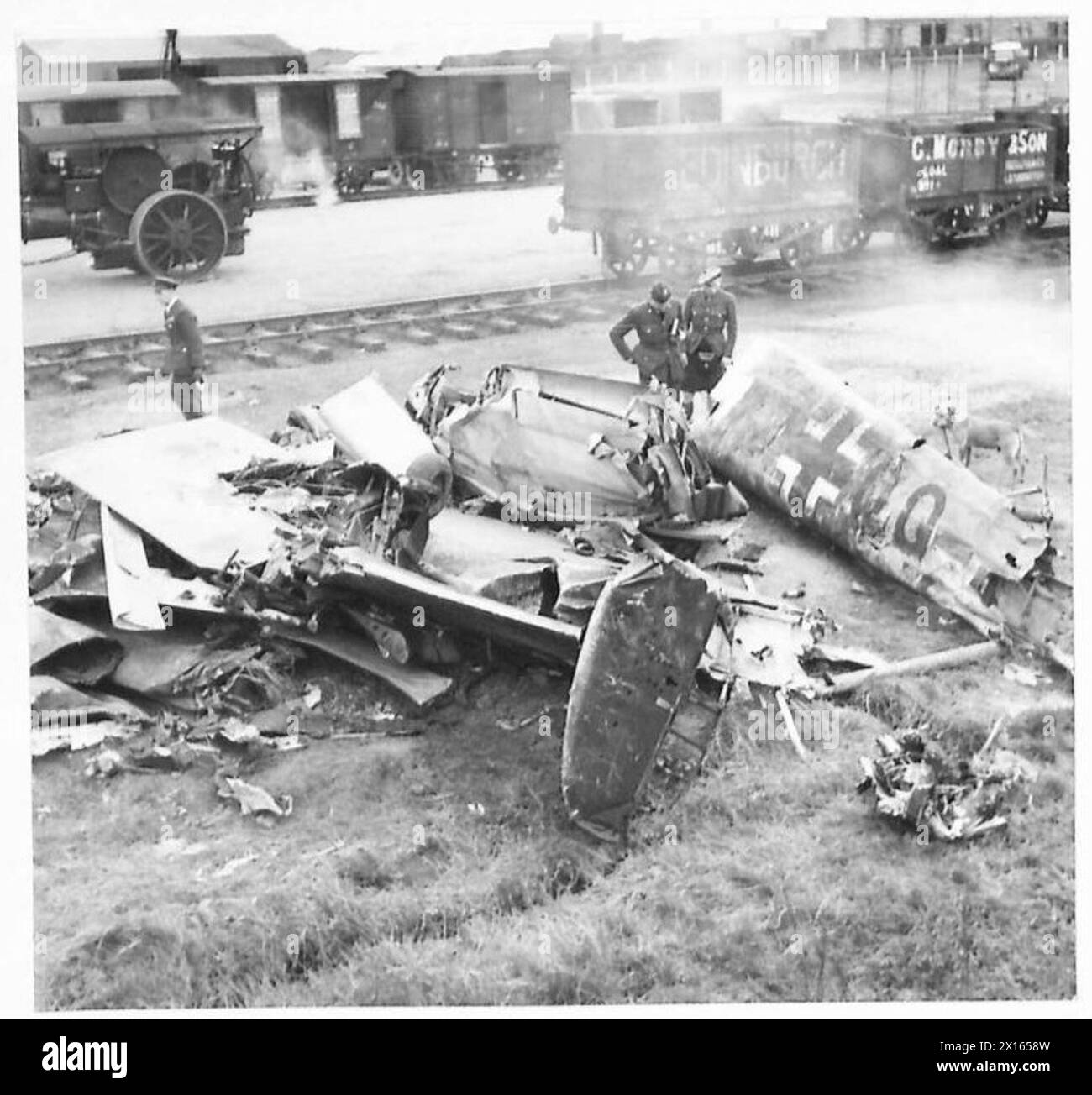 Armyaircraftscene hi-res stock photography and images - Alamy