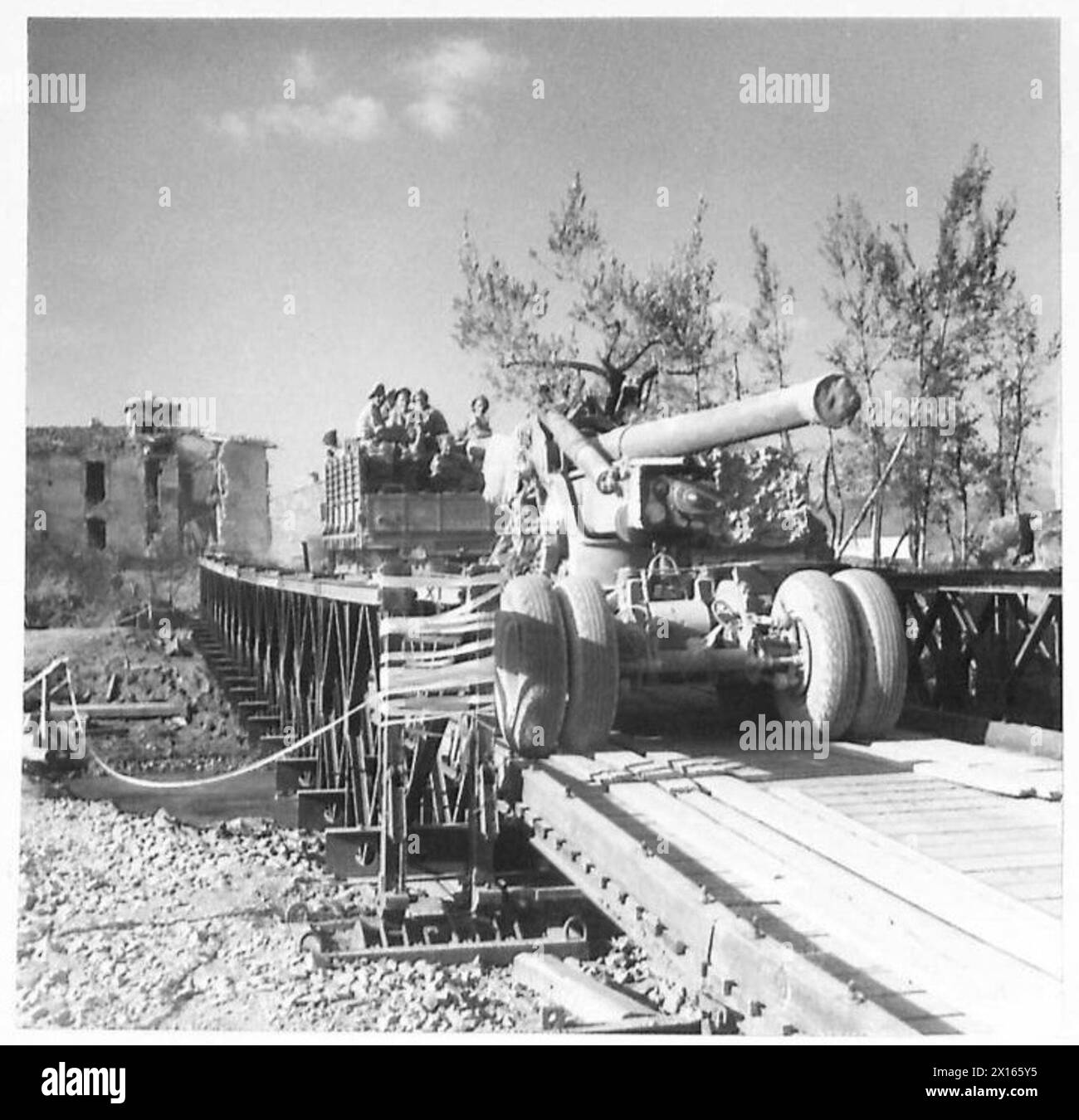 EIGHTH ARMY : VARIOUS - Heavy guns of the 75 Highland Heavy Regiment R ...