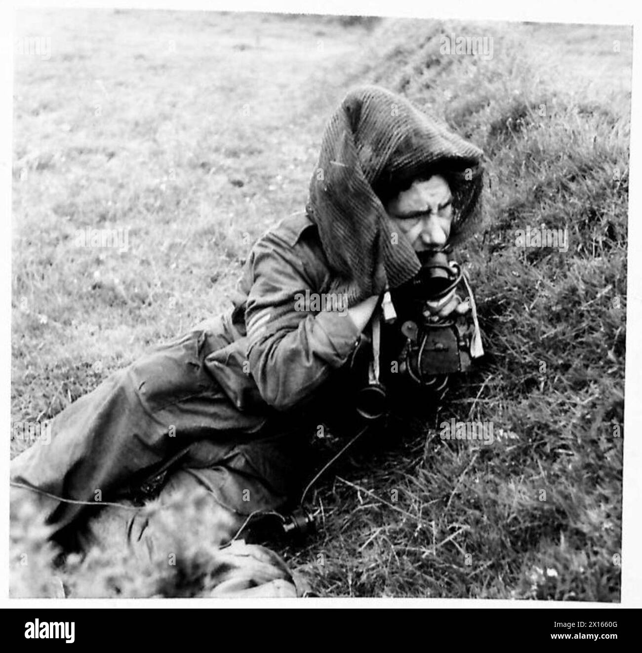 SMOKE SCREEN DEMONSTRATION - The Mortar crew Commander directing the ...