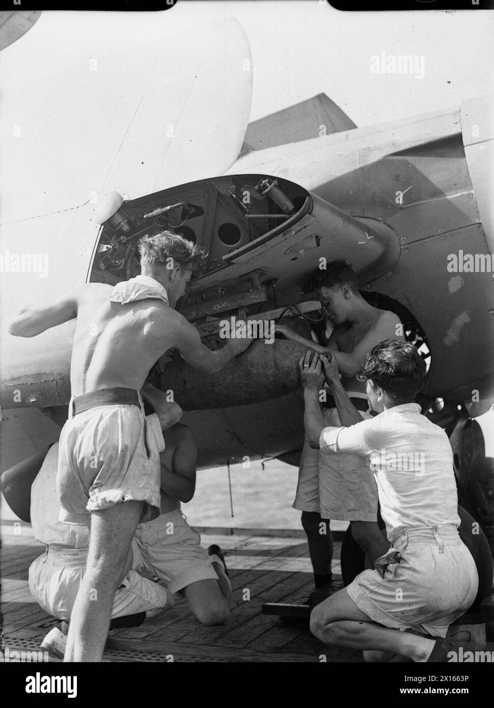 250 lb bomb hi-res stock photography and images - Alamy