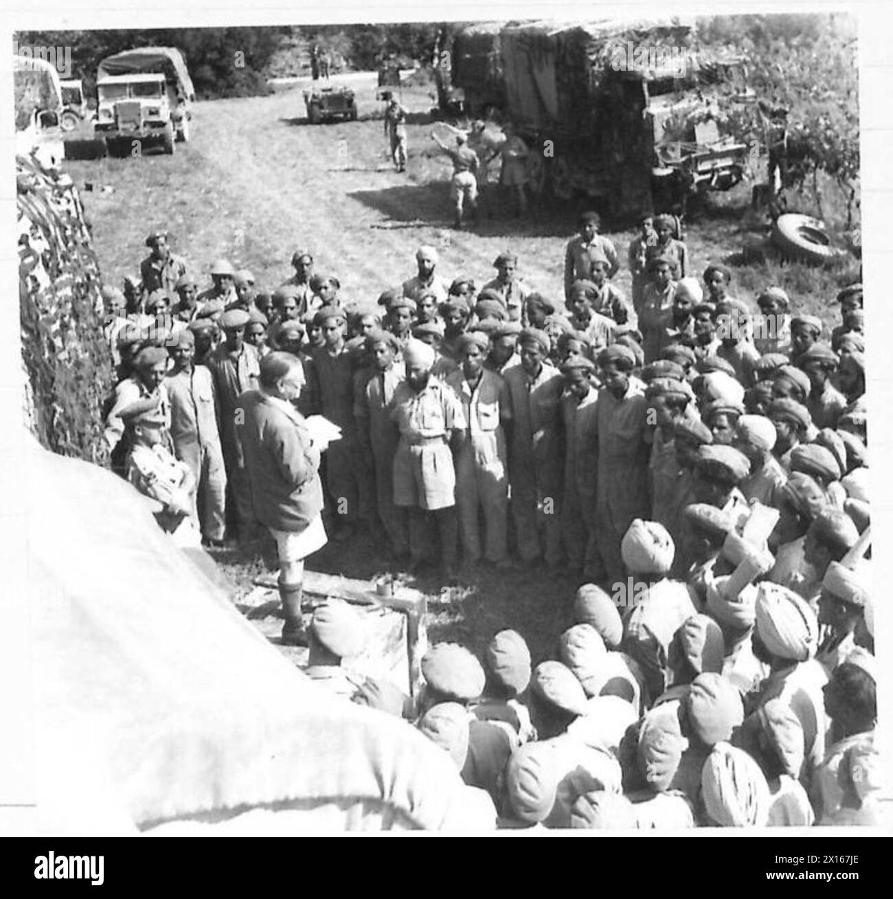 Indian soldiers patrol Cut Out Stock Images & Pictures - Alamy