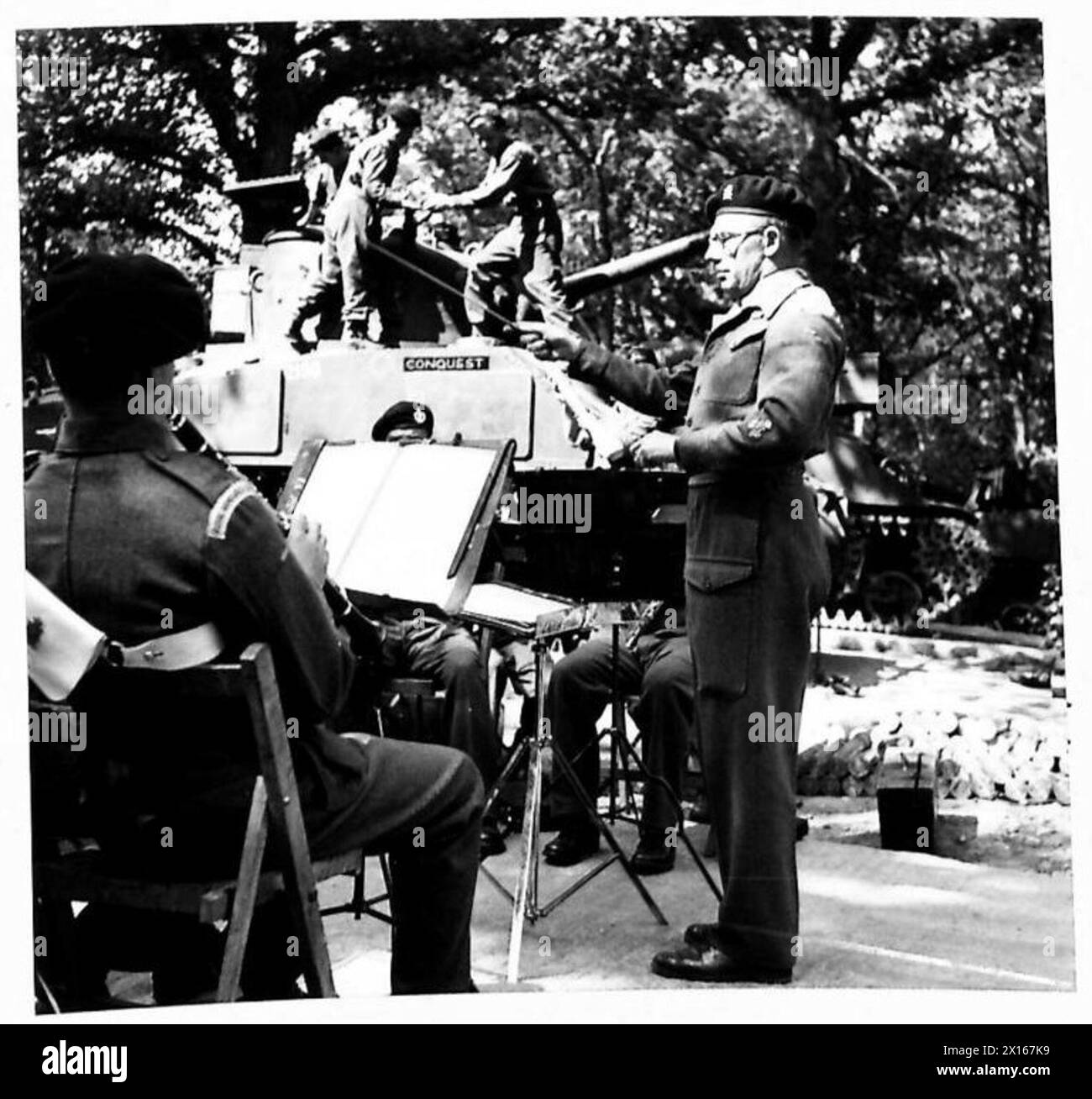 THE 13TH/18TH ROYAL HUSSARS PREPARE FOR ACTION - "MUSIC WHILE YOU WORK ...